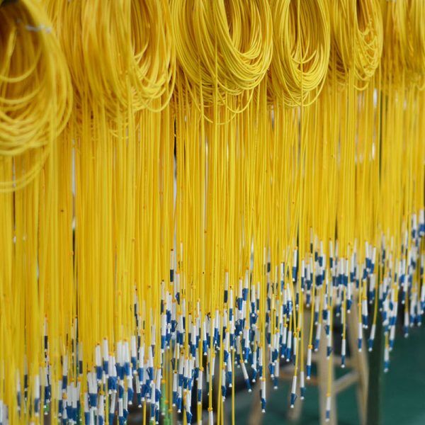 Simplex vs Duplex Fiber Optic Cable – Key Differences & Uses