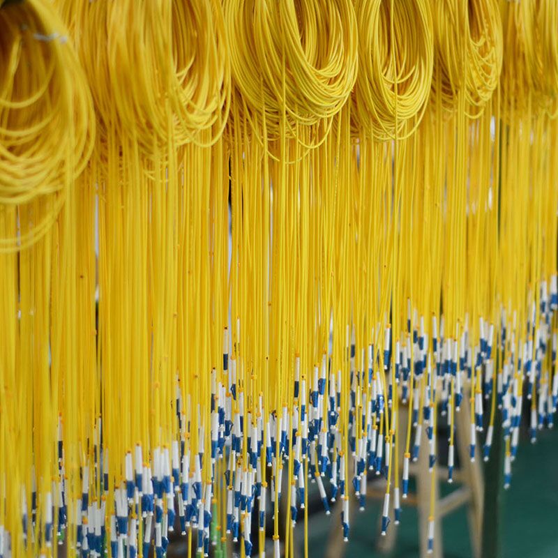 Simplex vs Duplex Fiber Optic Cable – Key Differences & Uses